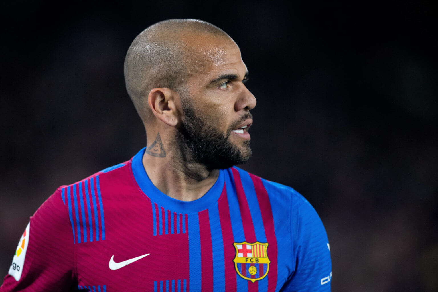 Daniel Alves se despede do Barcelona e fica sem clube a poucos meses da ...