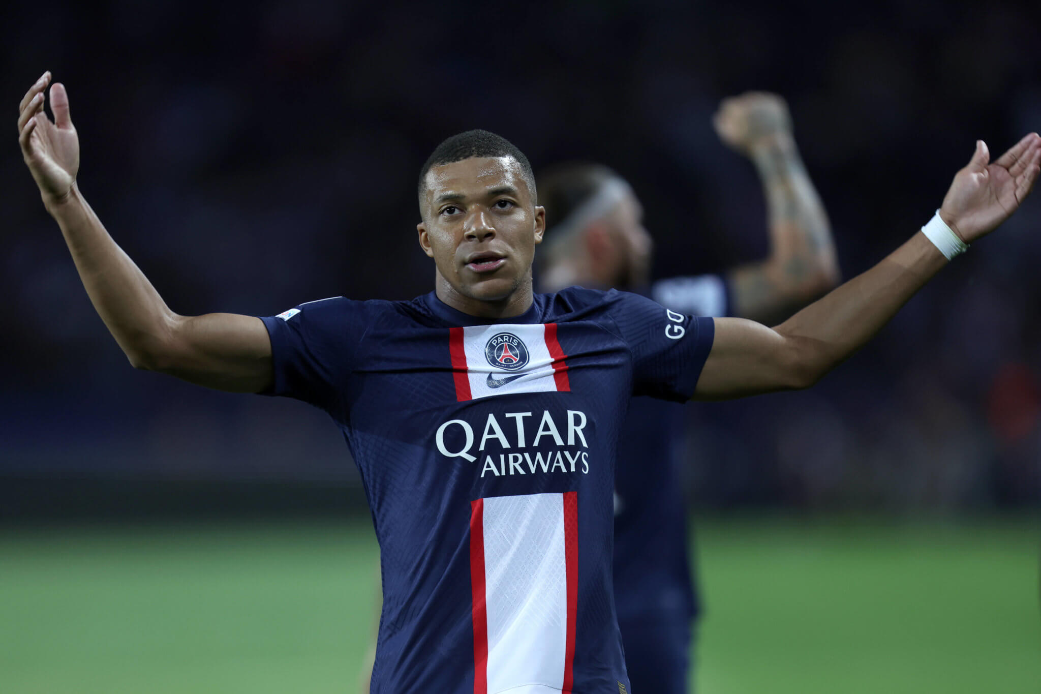 Mbappé marca duas vezes e PSG vence a Juventus por 2 a 0 em sua estreia ...
