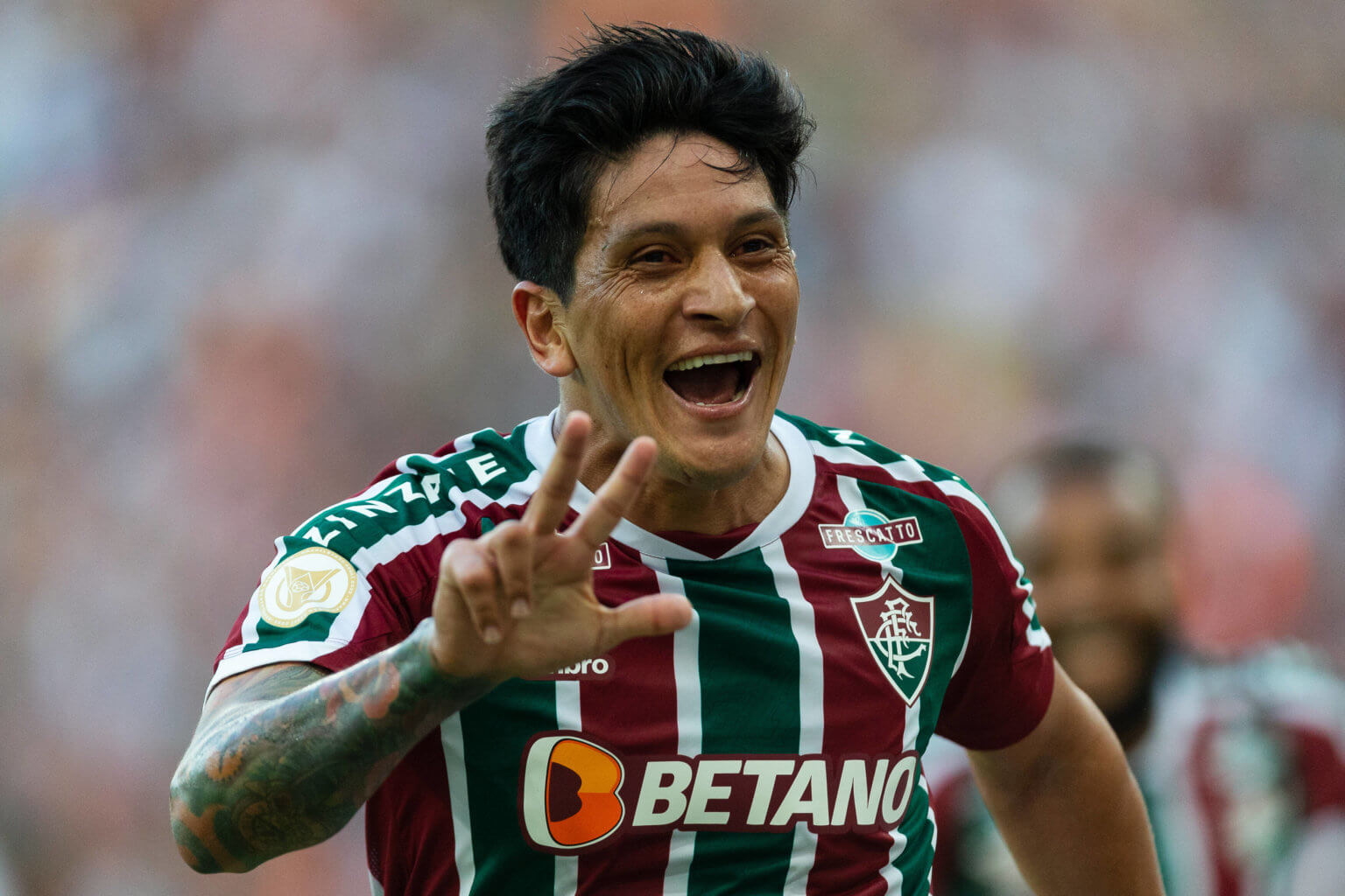 Com três de Cano, Fluminense vence o São Paulo, de virada, pelo Brasileirão