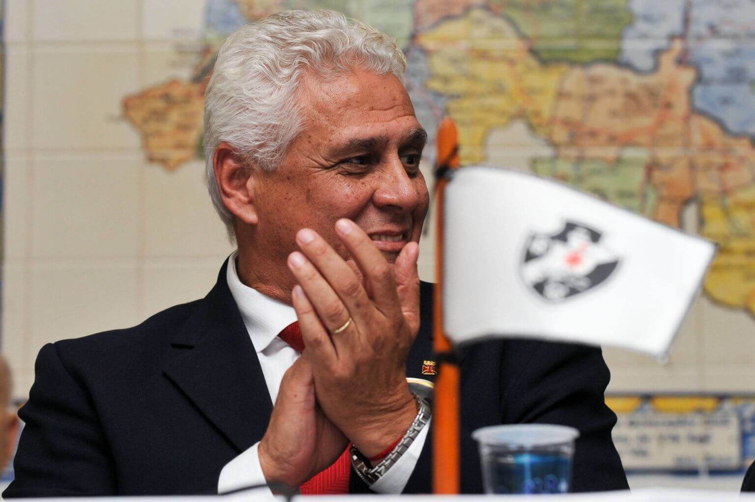 Maior ídolo da história do Vasco, Roberto Dinamite morre aos 68 anos
