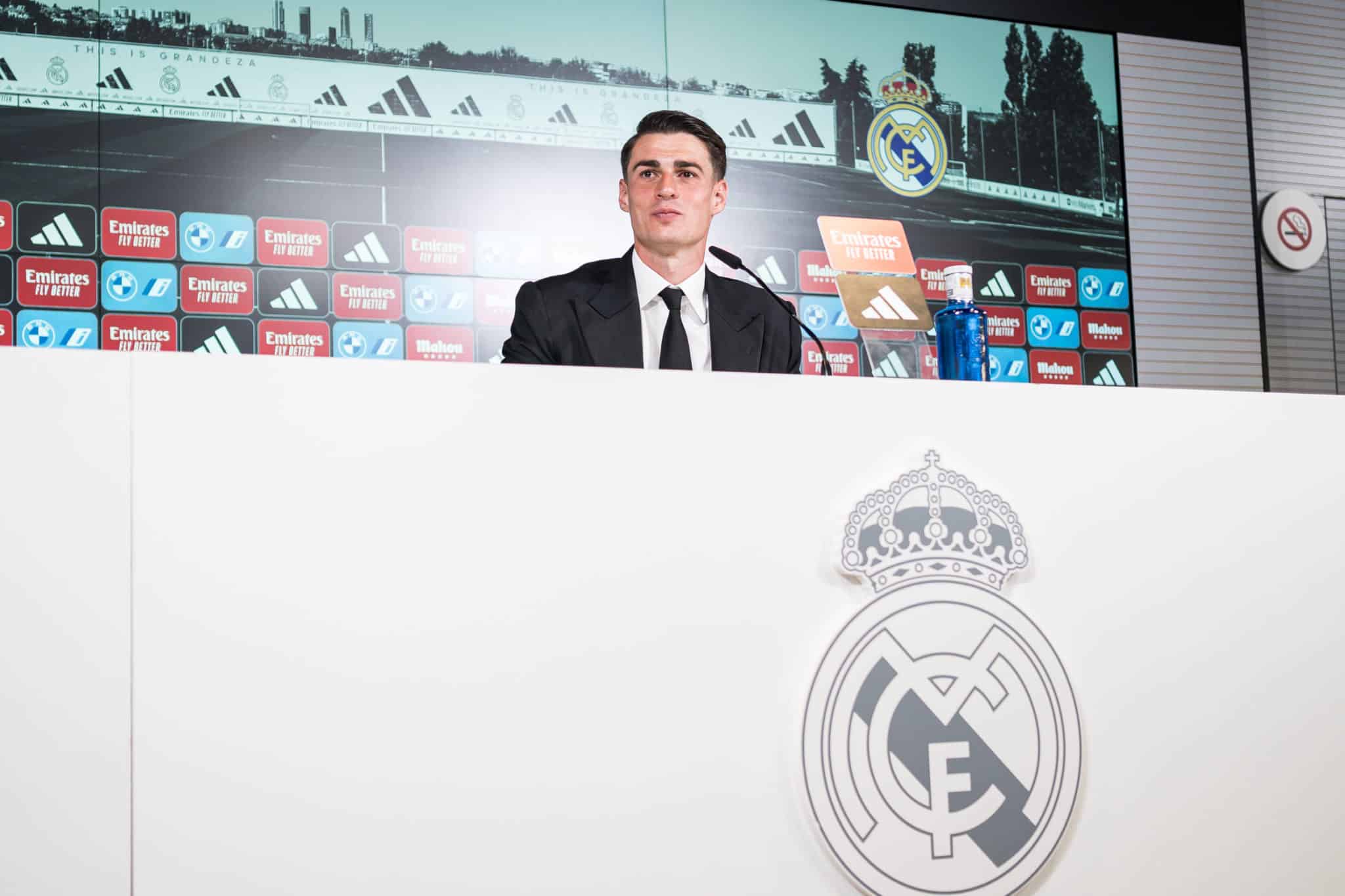 Goleiro Kepa é apresentado no Real Madrid: 'Feliz e orgulhoso'