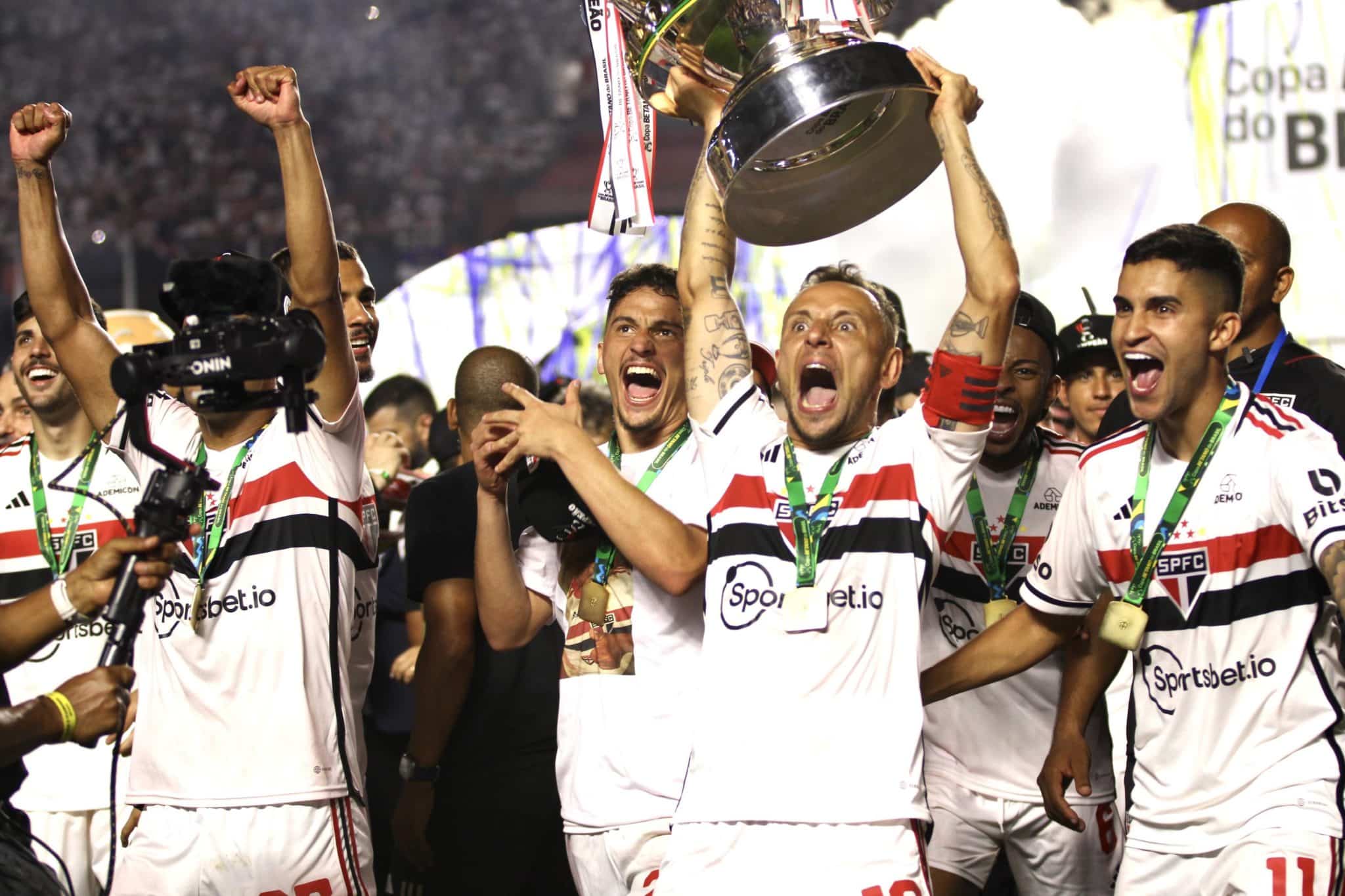 São Paulo empata com o Flamengo, no Morumbi, e fica com o título da ...