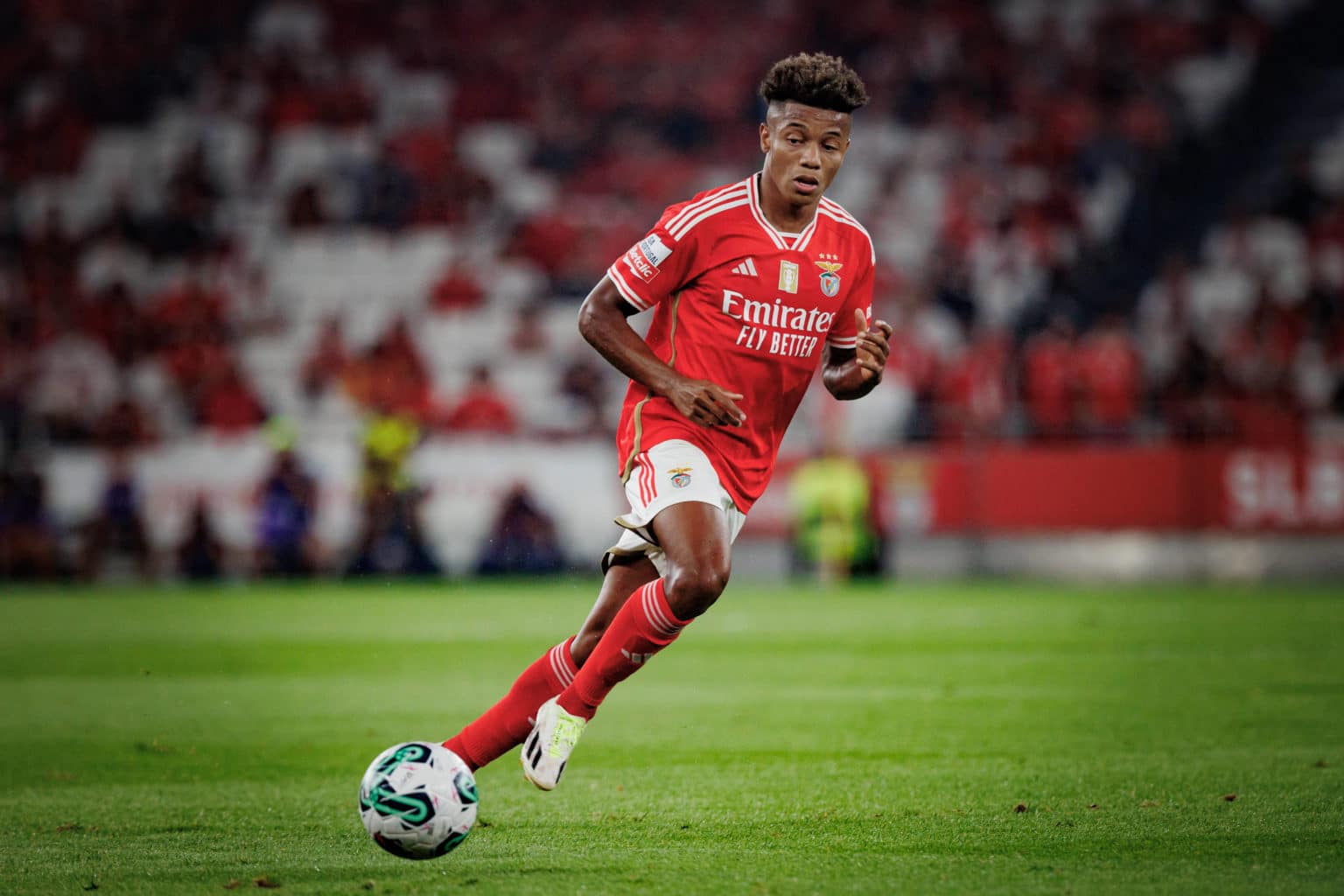 Raphinha, machucado, dá lugar a David Neres na Seleção Brasileira