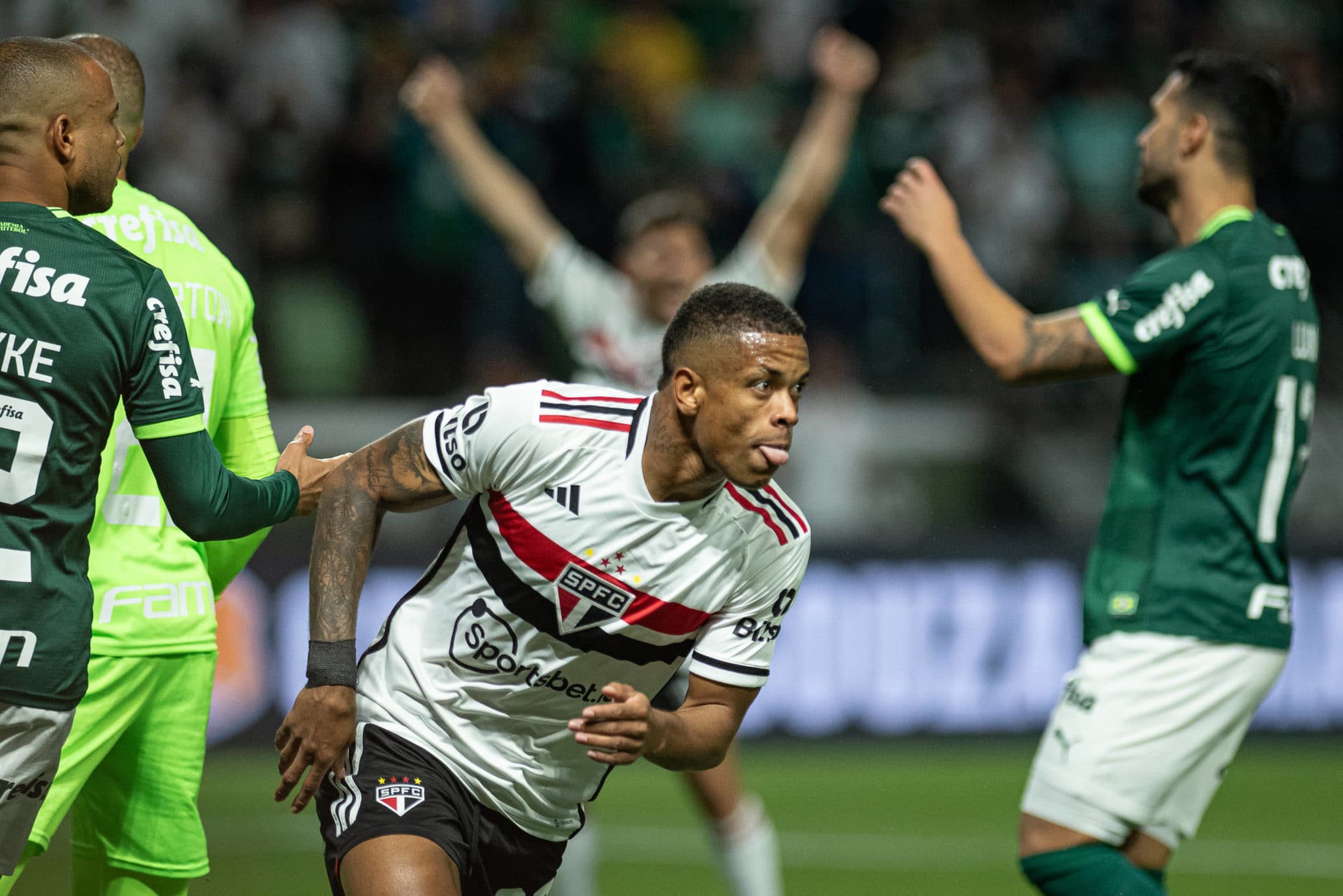 Palmeiras toma a dianteira e vira o favorito para ficar com o lateral ...