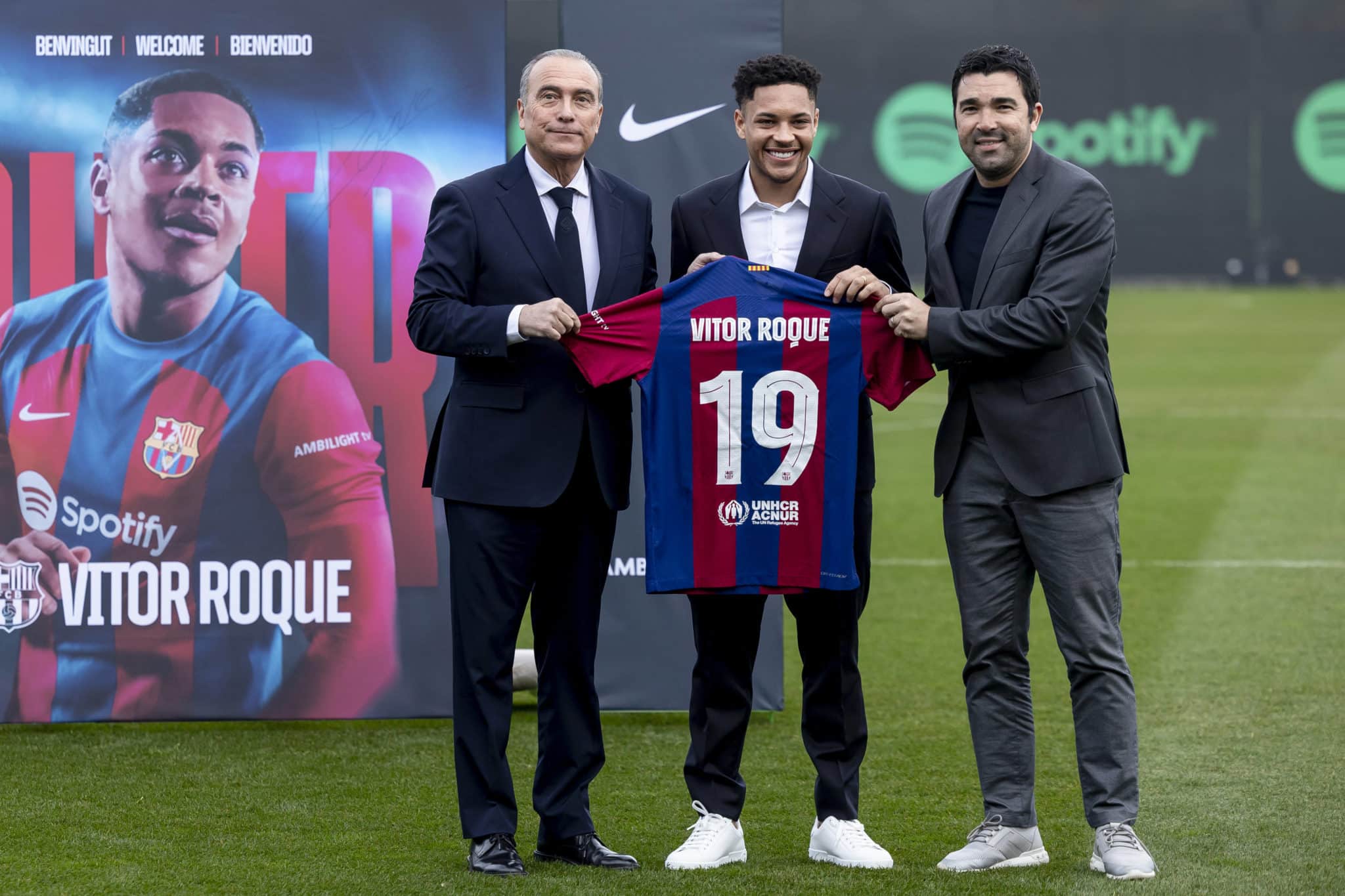 Vitor Roque estreia e é apresentado oficialmente pelo Barcelona